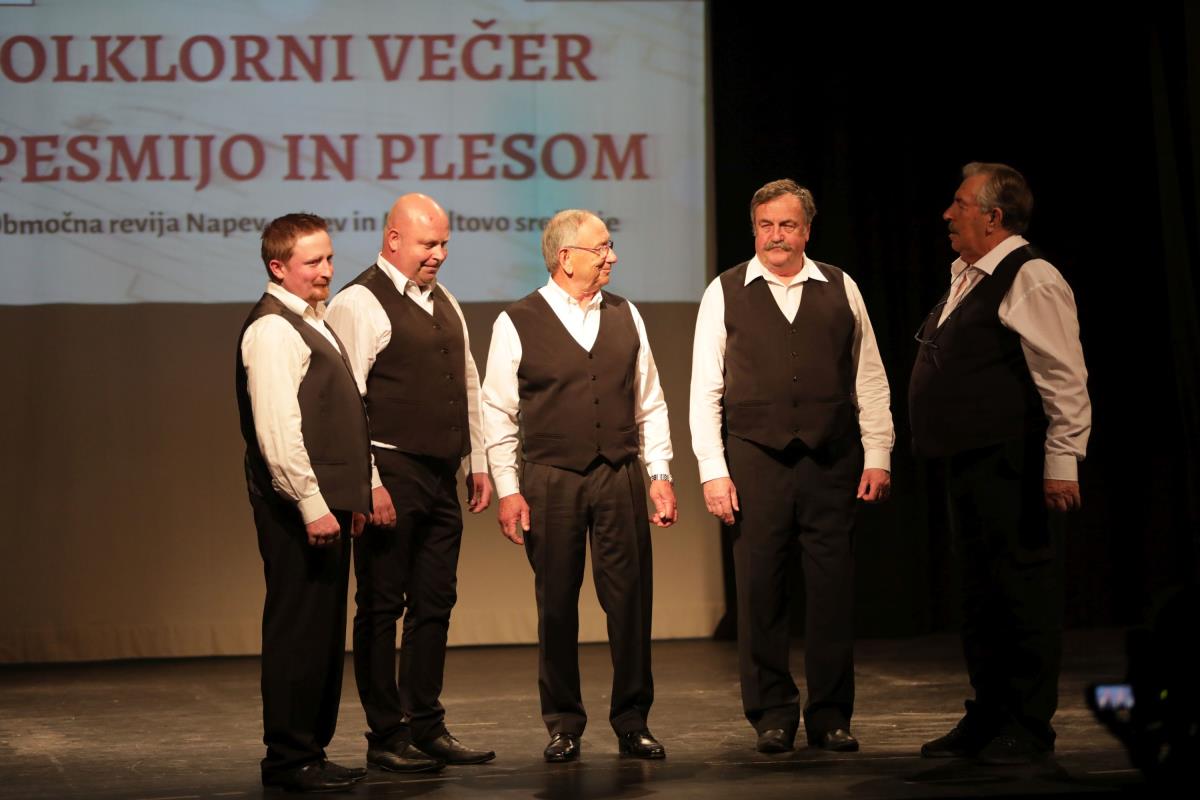 Folklorni večer s pesmijo in plesom - sentrupert.si